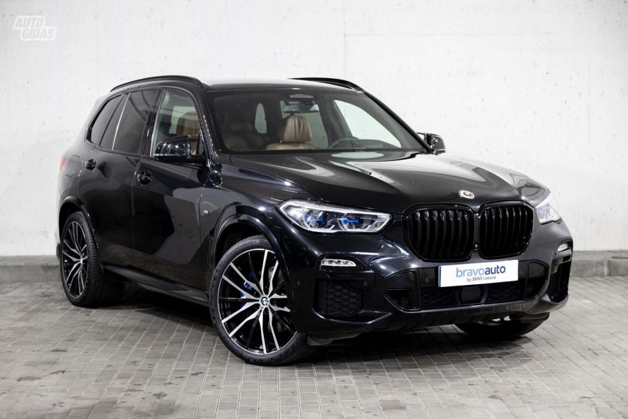 Black BMW X5 2020 in Vilnius, with an engine capacity of 3.00 L and mileage of 174 thousand km for 43991 €, photo 6 on AUTOMOTO.COM.LV