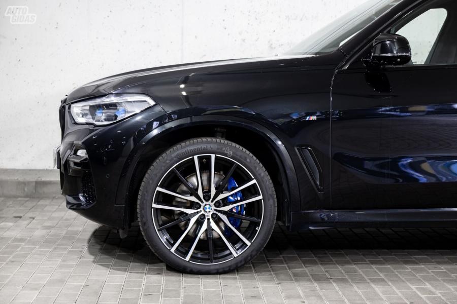 Black BMW X5 2020 in Vilnius, with an engine capacity of 3.00 L and mileage of 174 thousand km for 43991 €, photo 8 on AUTOMOTO.COM.LV