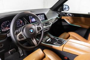 Black BMW X5 2020 in Vilnius, with an engine capacity of 3.00 L and mileage of 174 thousand km for 43991 €, photo 19 on AUTOMOTO.COM.LV