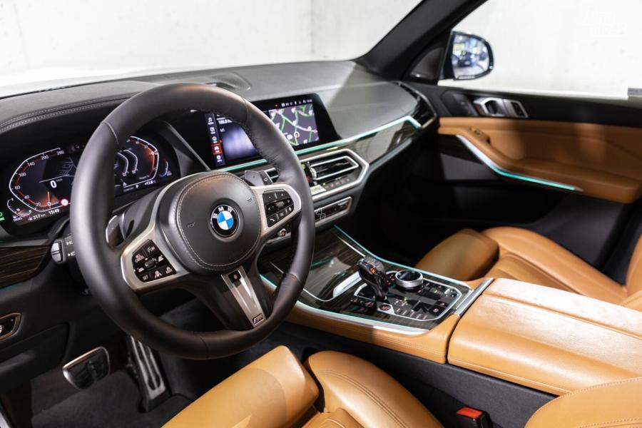 Black BMW X5 2020 in Vilnius, with an engine capacity of 3.00 L and mileage of 174 thousand km for 43991 €, photo 19 on AUTOMOTO.COM.LV