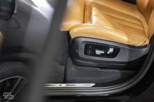Black BMW X5 2020 in Vilnius, with an engine capacity of 3.00 L and mileage of 174 thousand km for 43991 €, photo 24 on AUTOMOTO.COM.LV