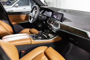 Black BMW X5 2020 in Vilnius, with an engine capacity of 3.00 L and mileage of 174 thousand km for 43991 €, photo 26 on AUTOMOTO.COM.LV