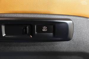 Black BMW X5 2020 in Vilnius, with an engine capacity of 3.00 L and mileage of 174 thousand km for 43991 €, photo 28 on AUTOMOTO.COM.LV