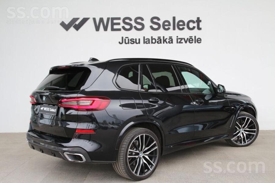 Black BMW X5 2021 in Riga, with an engine capacity of 3.00 L and mileage of 84 thousand km for 56900 €, photo 3 on AUTOMOTO.COM.LV