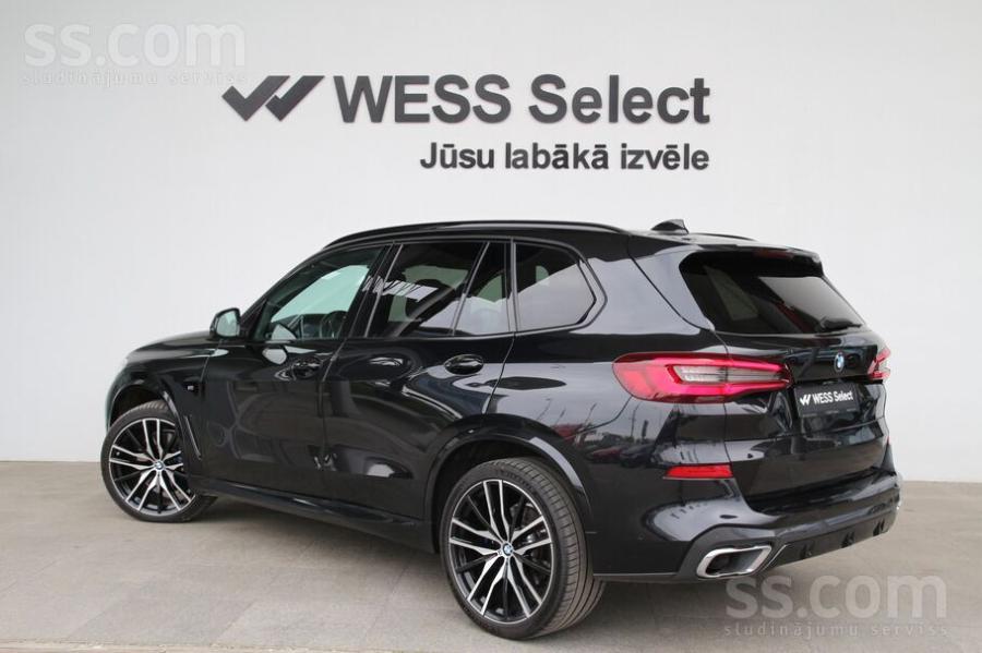 Black BMW X5 2021 in Riga, with an engine capacity of 3.00 L and mileage of 84 thousand km for 56900 €, photo 4 on AUTOMOTO.COM.LV