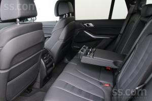 Black BMW X5 2021 in Riga, with an engine capacity of 3.00 L and mileage of 84 thousand km for 56900 €, photo 10 on AUTOMOTO.COM.LV