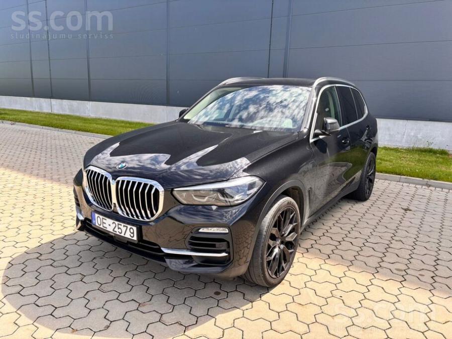 Melns BMW X5 2021 Rīga, ar dzinēja tilpumu 3.00 L un nobraukumu 157 tūkst. km par 39990 €, foto 1 vietnē AUTOMOTO.COM.LV