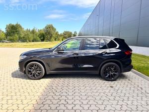 Melns BMW X5 2021 Rīga, ar dzinēja tilpumu 3.00 L un nobraukumu 157 tūkst. km par 39990 €, foto 2 vietnē AUTOMOTO.COM.LV