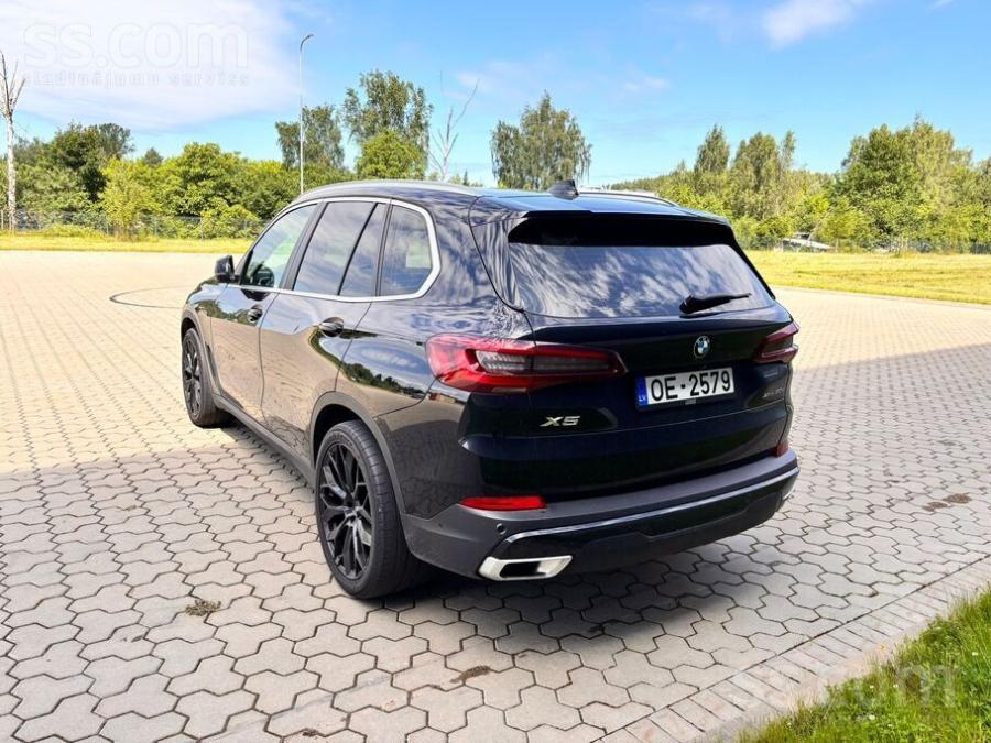 Melns BMW X5 2021 Rīga, ar dzinēja tilpumu 3.00 L un nobraukumu 157 tūkst. km par 39990 €, foto 3 vietnē AUTOMOTO.COM.LV