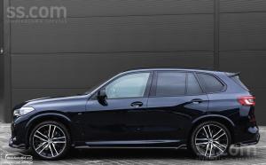 Black BMW X5 2021 in Riga, with an engine capacity of 4.40 L and mileage of 190 thousand km for 49999 €, photo 2 on AUTOMOTO.COM.LV