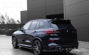 Black BMW X5 2021 in Riga, with an engine capacity of 4.40 L and mileage of 190 thousand km for 49999 €, photo 3 on AUTOMOTO.COM.LV