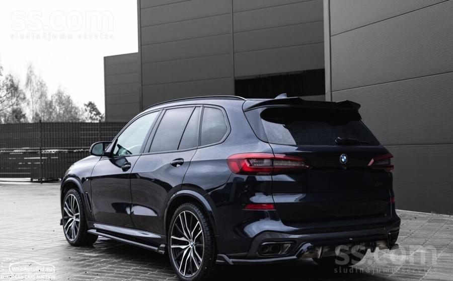 Black BMW X5 2021 in Riga, with an engine capacity of 4.40 L and mileage of 190 thousand km for 49999 €, photo 3 on AUTOMOTO.COM.LV