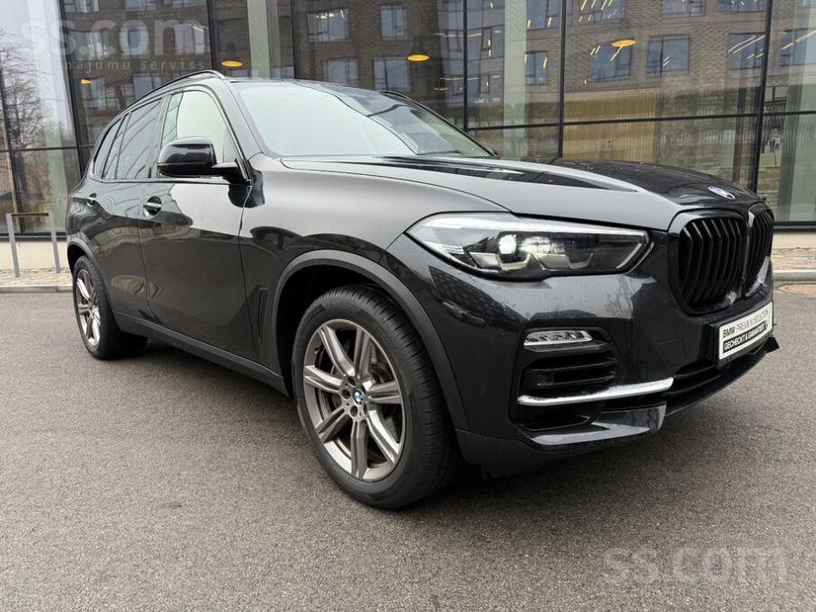 Black BMW X5 2021 in Riga, with an engine capacity of 3.00 L and mileage of 159 thousand km for 37555 €, photo 2 on AUTOMOTO.COM.LV