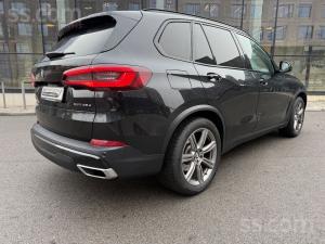 Black BMW X5 2021 in Riga, with an engine capacity of 3.00 L and mileage of 159 thousand km for 37555 €, photo 6 on AUTOMOTO.COM.LV