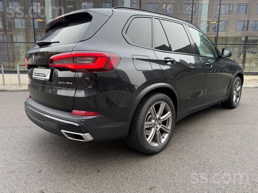 Black BMW X5 2021 in Riga, with an engine capacity of 3.00 L and mileage of 159 thousand km for 37555 €, photo 6 on AUTOMOTO.COM.LV