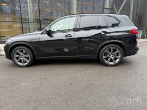 Black BMW X5 2021 in Riga, with an engine capacity of 3.00 L and mileage of 159 thousand km for 37555 €, photo 7 on AUTOMOTO.COM.LV