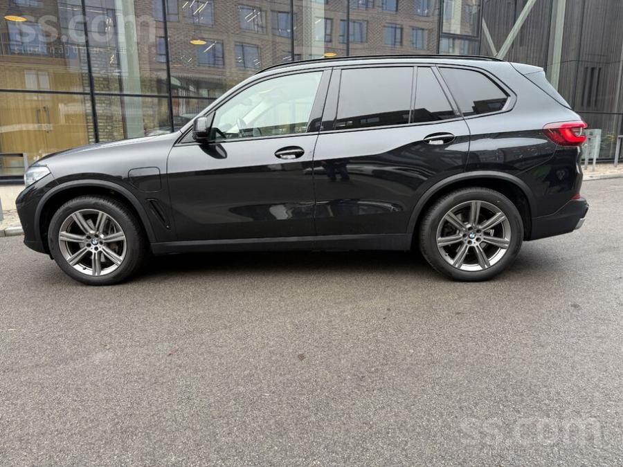 Black BMW X5 2021 in Riga, with an engine capacity of 3.00 L and mileage of 159 thousand km for 37555 €, photo 7 on AUTOMOTO.COM.LV