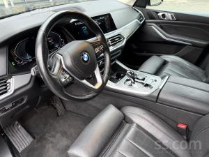 Black BMW X5 2021 in Riga, with an engine capacity of 3.00 L and mileage of 159 thousand km for 37555 €, photo 11 on AUTOMOTO.COM.LV