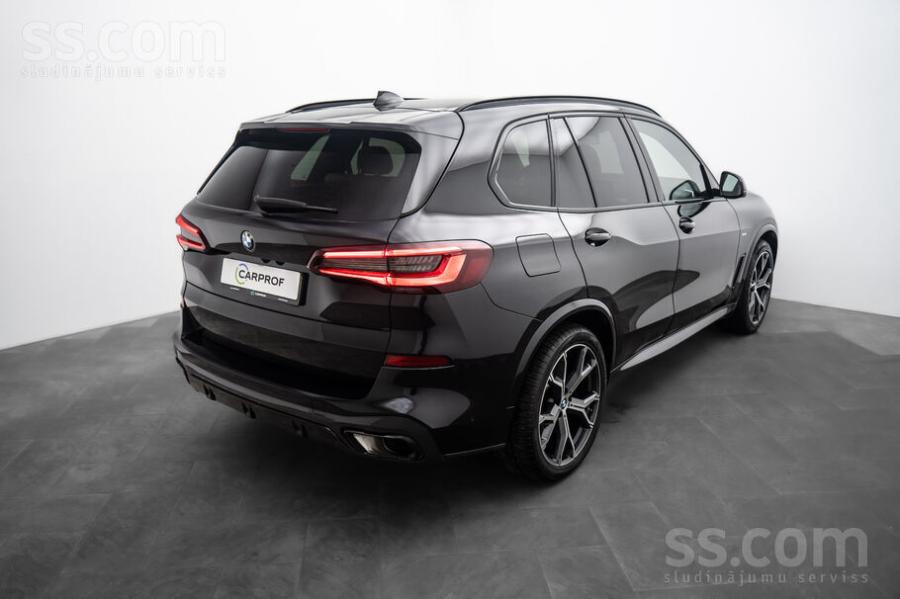 Black BMW X5 2021 in Tallinn, with an engine capacity of 3.00 L and mileage of 63 thousand km for 62899 €, photo 4 on AUTOMOTO.COM.LV