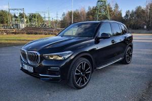 Melns BMW X5 2021 Jēkabpils, ar dzinēja tilpumu 3.00 L un nobraukumu 183 tūkst. km par 42350 €, foto  vietnē AUTOMOTO.COM.LV