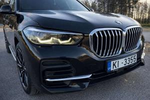 Black BMW X5 2021 in Jekabpils, with an engine capacity of 3.00 L and mileage of 183 thousand km for 42350 €, photo 4 on AUTOMOTO.COM.LV
