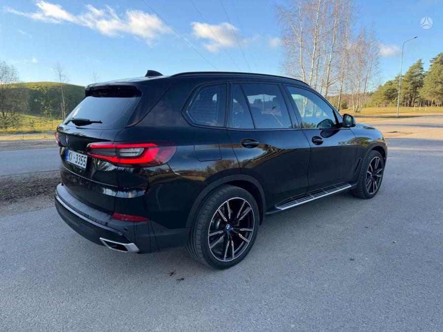 Black BMW X5 2021 in Jekabpils, with an engine capacity of 3.00 L and mileage of 183 thousand km for 42350 €, photo 6 on AUTOMOTO.COM.LV