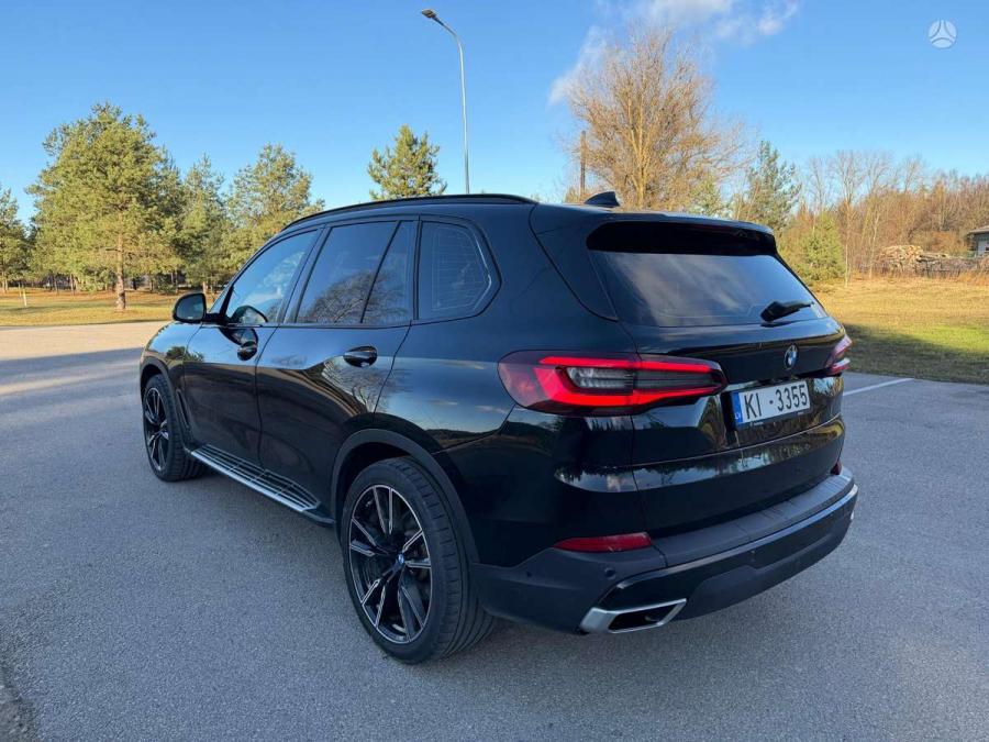 Black BMW X5 2021 in Jekabpils, with an engine capacity of 3.00 L and mileage of 183 thousand km for 42350 €, photo 7 on AUTOMOTO.COM.LV