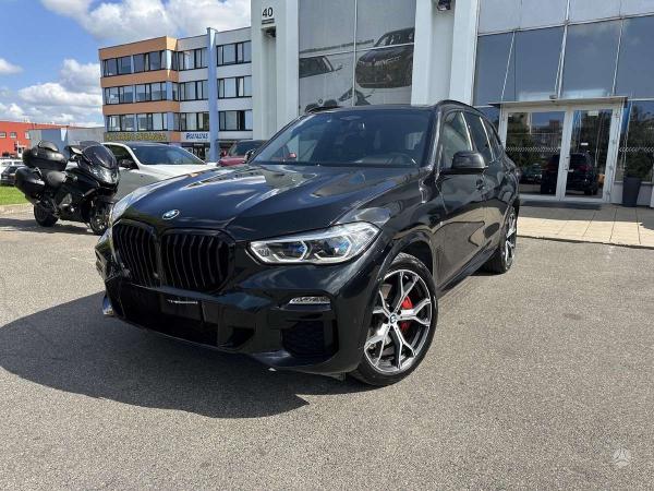 Black BMW X5 2021 in Klaipeda, with an engine capacity of 3.00 L and mileage of 162 thousand km for 48800 €, photo 2 on AUTOMOTO.COM.LV