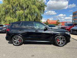 Black BMW X5 2021 in Klaipeda, with an engine capacity of 3.00 L and mileage of 162 thousand km for 48800 €, photo 3 on AUTOMOTO.COM.LV
