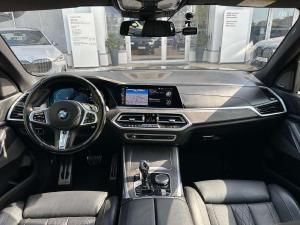 Black BMW X5 2021 in Klaipeda, with an engine capacity of 3.00 L and mileage of 162 thousand km for 48800 €, photo 8 on AUTOMOTO.COM.LV