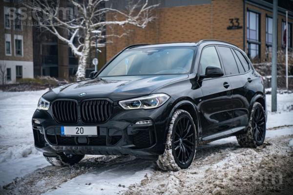 Black BMW X5 2021 in Riga, with an engine capacity of 3.00 L and mileage of 0 thousand km for 52990 €, photo 1 on AUTOMOTO.COM.LV