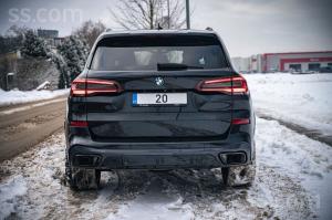 Black BMW X5 2021 in Riga, with an engine capacity of 3.00 L and mileage of 0 thousand km for 52990 €, photo 5 on AUTOMOTO.COM.LV