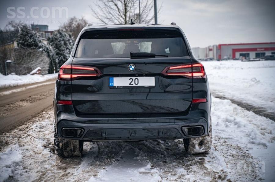 Black BMW X5 2021 in Riga, with an engine capacity of 3.00 L and mileage of 0 thousand km for 52990 €, photo 5 on AUTOMOTO.COM.LV