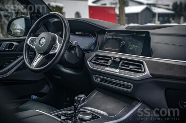 Black BMW X5 2021 in Riga, with an engine capacity of 3.00 L and mileage of 0 thousand km for 52990 €, photo 9 on AUTOMOTO.COM.LV