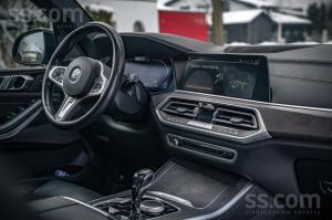 Black BMW X5 2021 in Riga, with an engine capacity of 3.00 L and mileage of 0 thousand km for 52990 €, photo 9 on AUTOMOTO.COM.LV