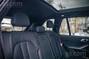 Black BMW X5 2021 in Riga, with an engine capacity of 3.00 L and mileage of 0 thousand km for 52990 €, photo 12 on AUTOMOTO.COM.LV