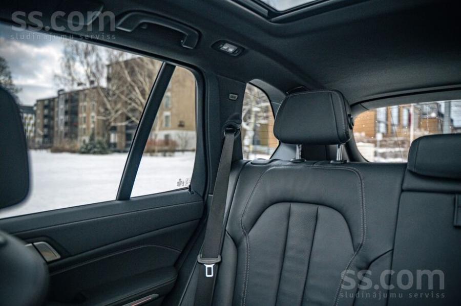 Black BMW X5 2021 in Riga, with an engine capacity of 3.00 L and mileage of 0 thousand km for 52990 €, photo 32 on AUTOMOTO.COM.LV