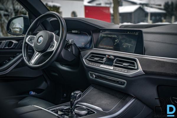 Black BMW X5 2021 in Riga, with an engine capacity of 3.00 L and mileage of 76 thousand km for 52990 €, photo 6 on AUTOMOTO.COM.LV