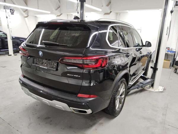 Black BMW X5 2021 in Vilnius, with an engine capacity of 3.00 L and mileage of 105 thousand km for 55555 €, photo 3 on AUTOMOTO.COM.LV