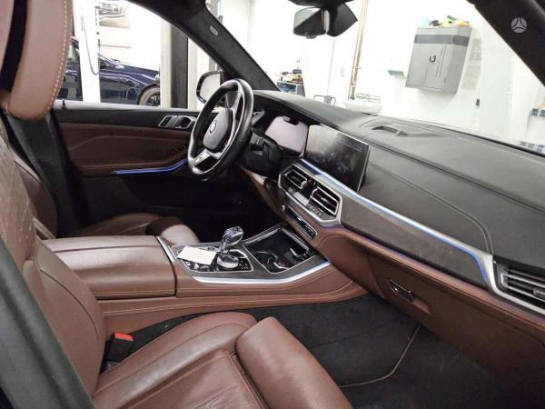 Black BMW X5 2021 in Vilnius, with an engine capacity of 3.00 L and mileage of 105 thousand km for 55555 €, photo 8 on AUTOMOTO.COM.LV