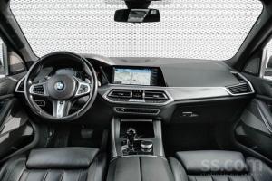 Black BMW X5 2021 in Riga, with an engine capacity of 3.00 L and mileage of 136 thousand km for 45800 €, photo 6 on AUTOMOTO.COM.LV