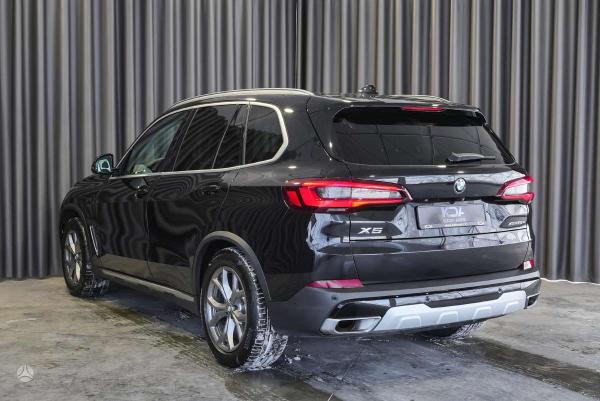 Black BMW X5 2021 in Marijampole, with an engine capacity of 0.00 L and mileage of 184 thousand km for 35950 €, photo 8 on AUTOMOTO.COM.LV