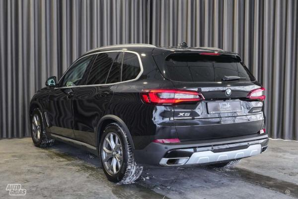 Black BMW X5 2021 in Marijampole, with an engine capacity of 0.00 L and mileage of 184 thousand km for 35950 €, photo 8 on AUTOMOTO.COM.LV