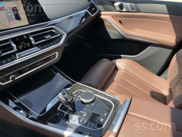 Melns BMW X5 2021 Rīga, ar dzinēja tilpumu 3.00 L un nobraukumu 101 tūkst. km par 44900 €, foto 7 vietnē AUTOMOTO.COM.LV