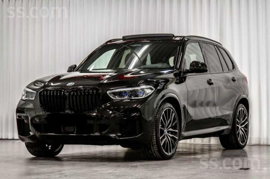 Black BMW X5 2021 in Tukums, with an engine capacity of 3.00 L and mileage of 0 thousand km for 49990 €, photo 1 on AUTOMOTO.COM.LV