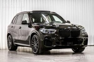 Black BMW X5 2021 in Tukums, with an engine capacity of 3.00 L and mileage of 0 thousand km for 49990 €, photo 2 on AUTOMOTO.COM.LV