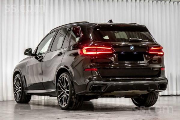 Melns BMW X5 2021 Tukums, ar dzinēja tilpumu 3.00 L un nobraukumu 0 tūkst. km par 49990 €, foto 3 vietnē AUTOMOTO.COM.LV