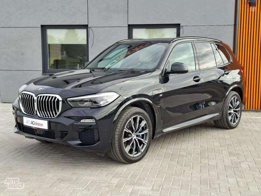 Black BMW X5 2021 in Vilnius, with an engine capacity of 3.00 L and mileage of 138 thousand km for 46900 €, photo 1 on AUTOMOTO.COM.LV