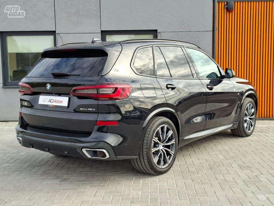 Black BMW X5 2021 in Vilnius, with an engine capacity of 3.00 L and mileage of 138 thousand km for 46900 €, photo 3 on AUTOMOTO.COM.LV