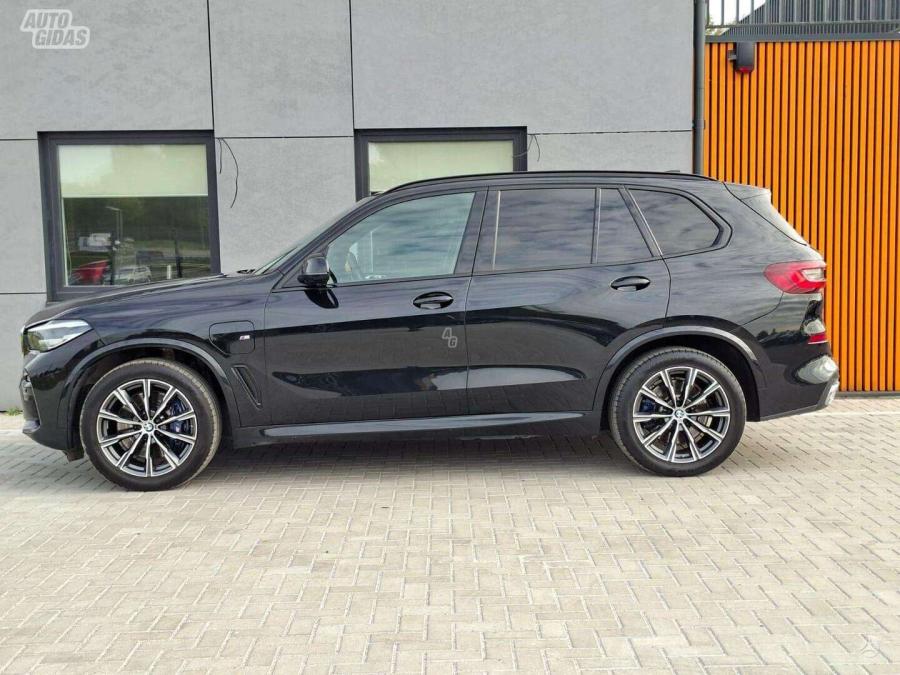 Black BMW X5 2021 in Vilnius, with an engine capacity of 3.00 L and mileage of 138 thousand km for 46900 €, photo 5 on AUTOMOTO.COM.LV